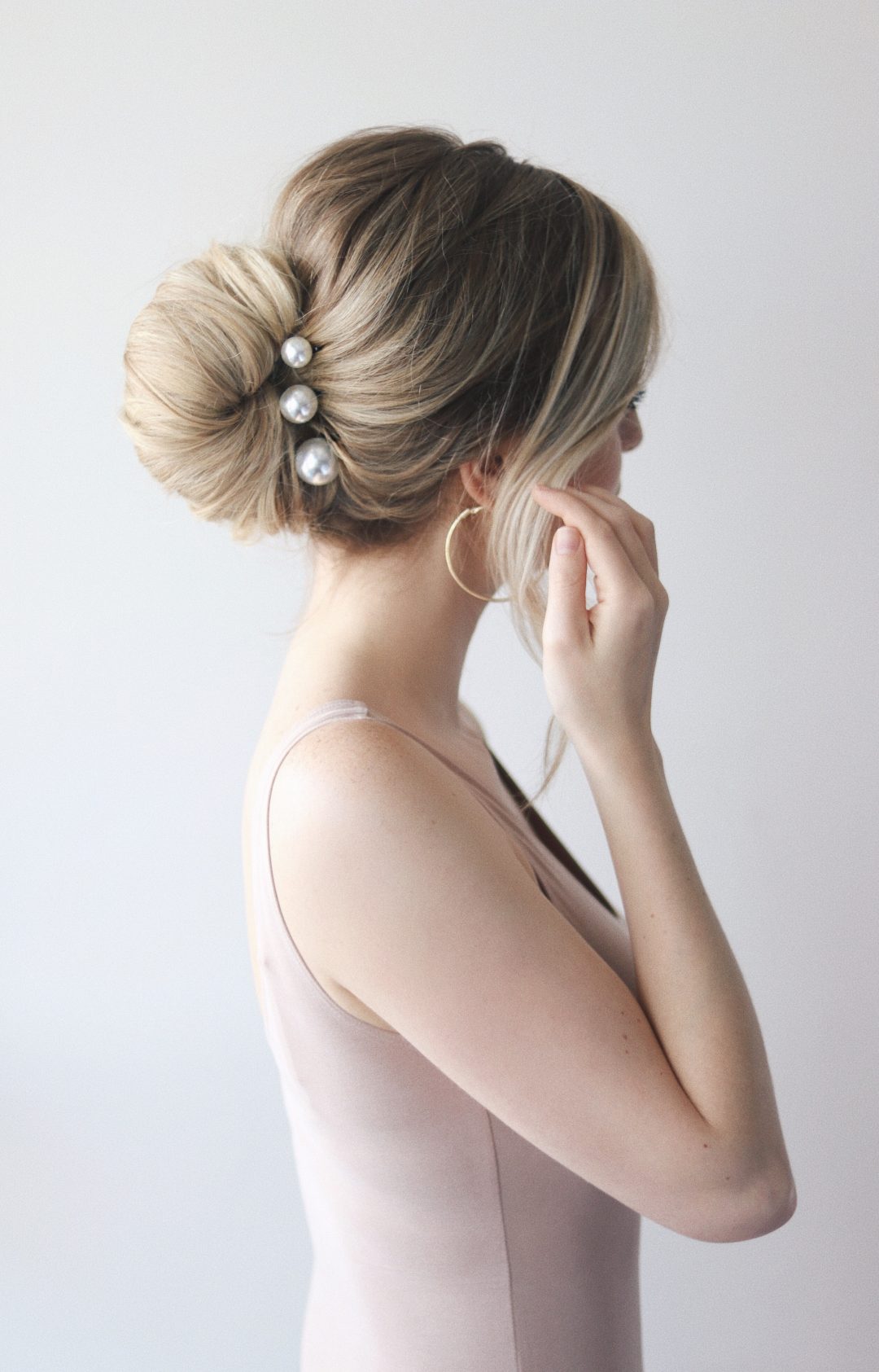 HOW TO: SIMPLE BUN PERFECT FOR PROM & WEDDINGS - Alex Gaboury