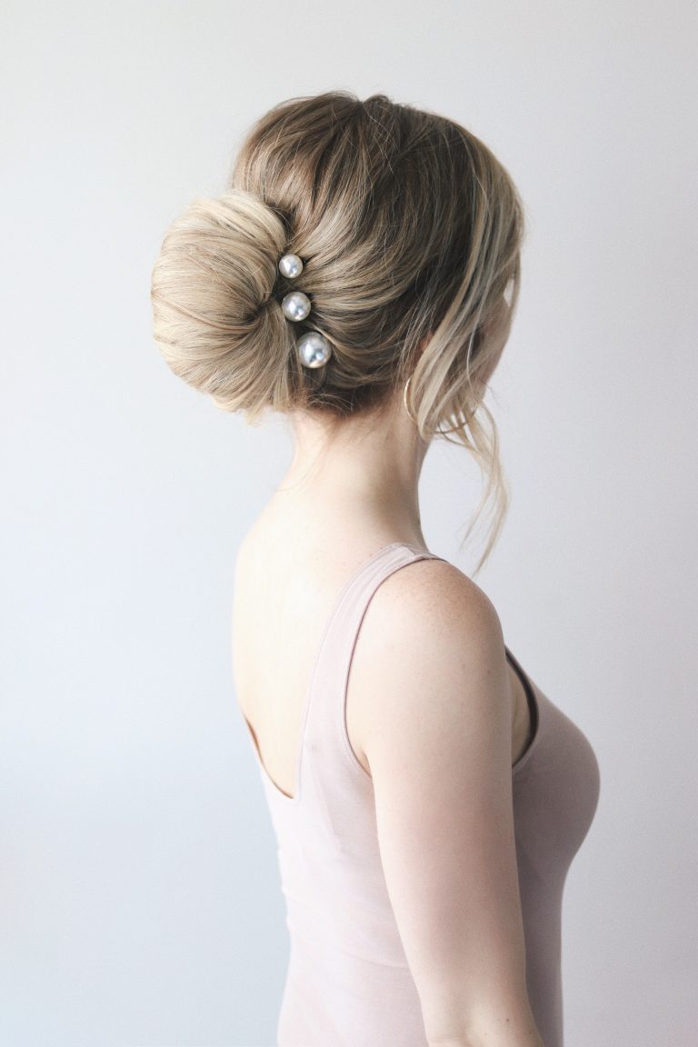 HOW TO: SIMPLE BUN PERFECT FOR PROM & WEDDINGS - Alex Gaboury