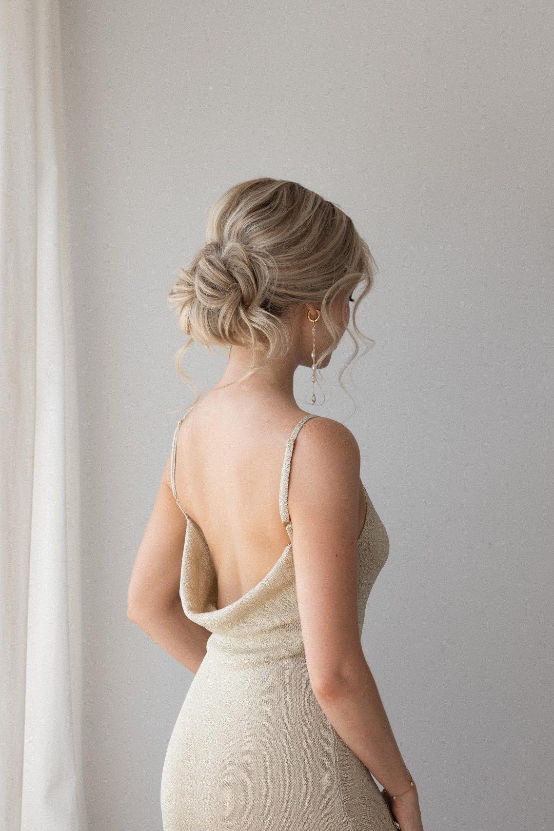 EASY UPDO WEDDING HAIRSTYLE FOR LONG HAIR - Alex Gaboury