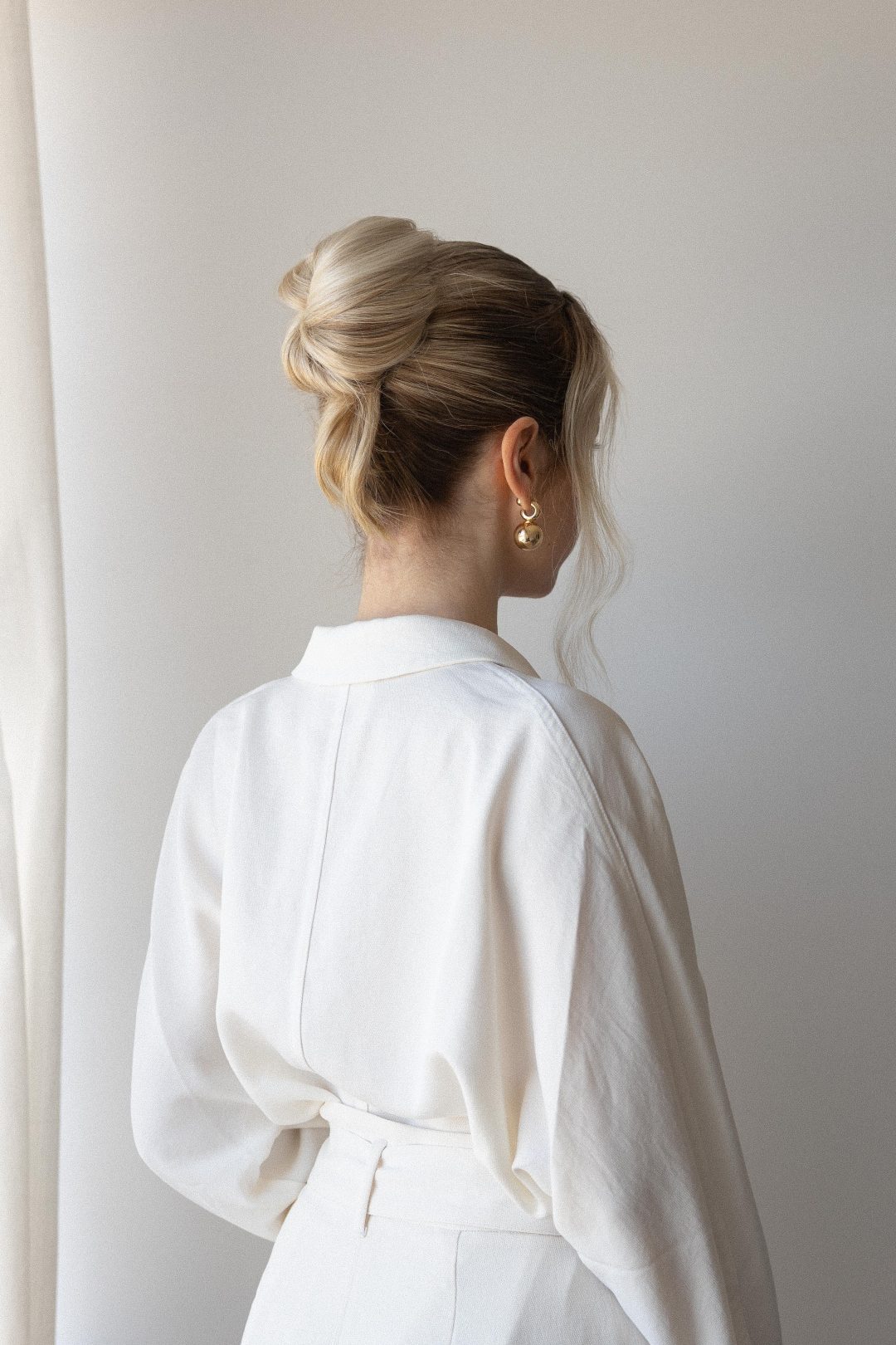 60 SECOND SLEEK UPDO HAIRSTYLE TUTORIAL + VIDEO