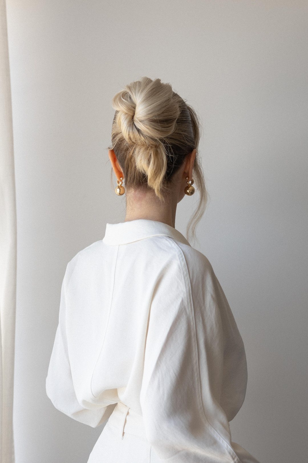 60 SECOND SLEEK UPDO HAIRSTYLE TUTORIAL + VIDEO