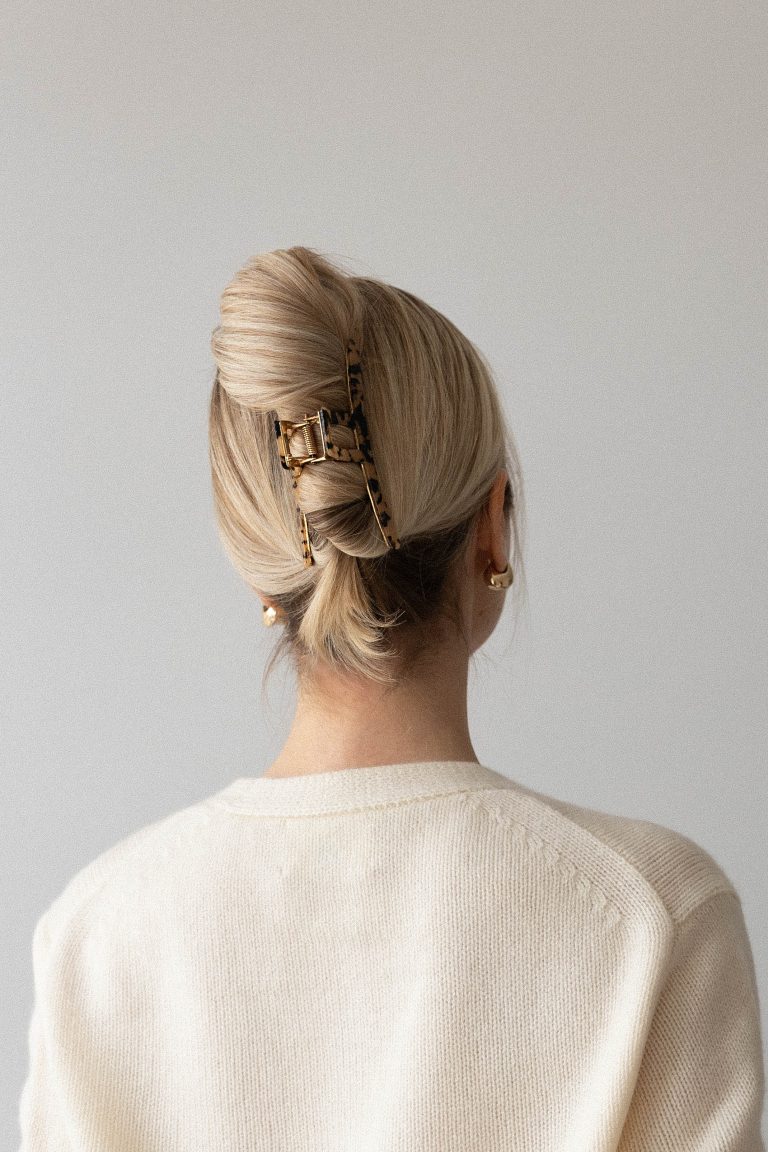30 Second Claw Clip Hairstyle ️ That Lasts all day!